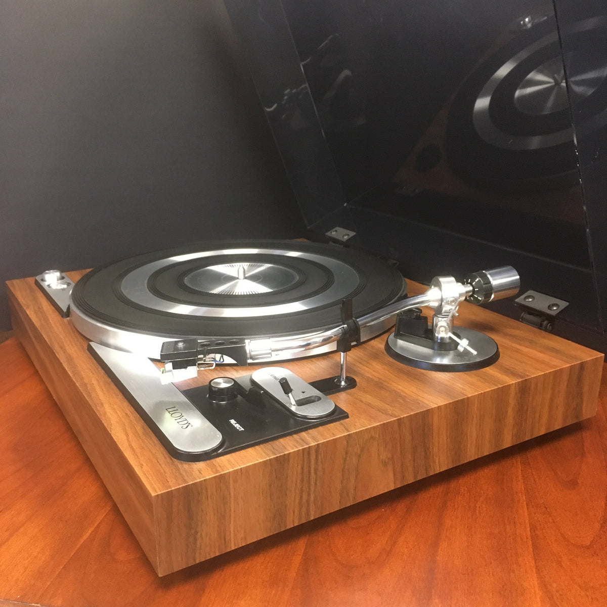 Tourne-disque Lloyd's F472 Vintage Turntable – Cali Calo Musique